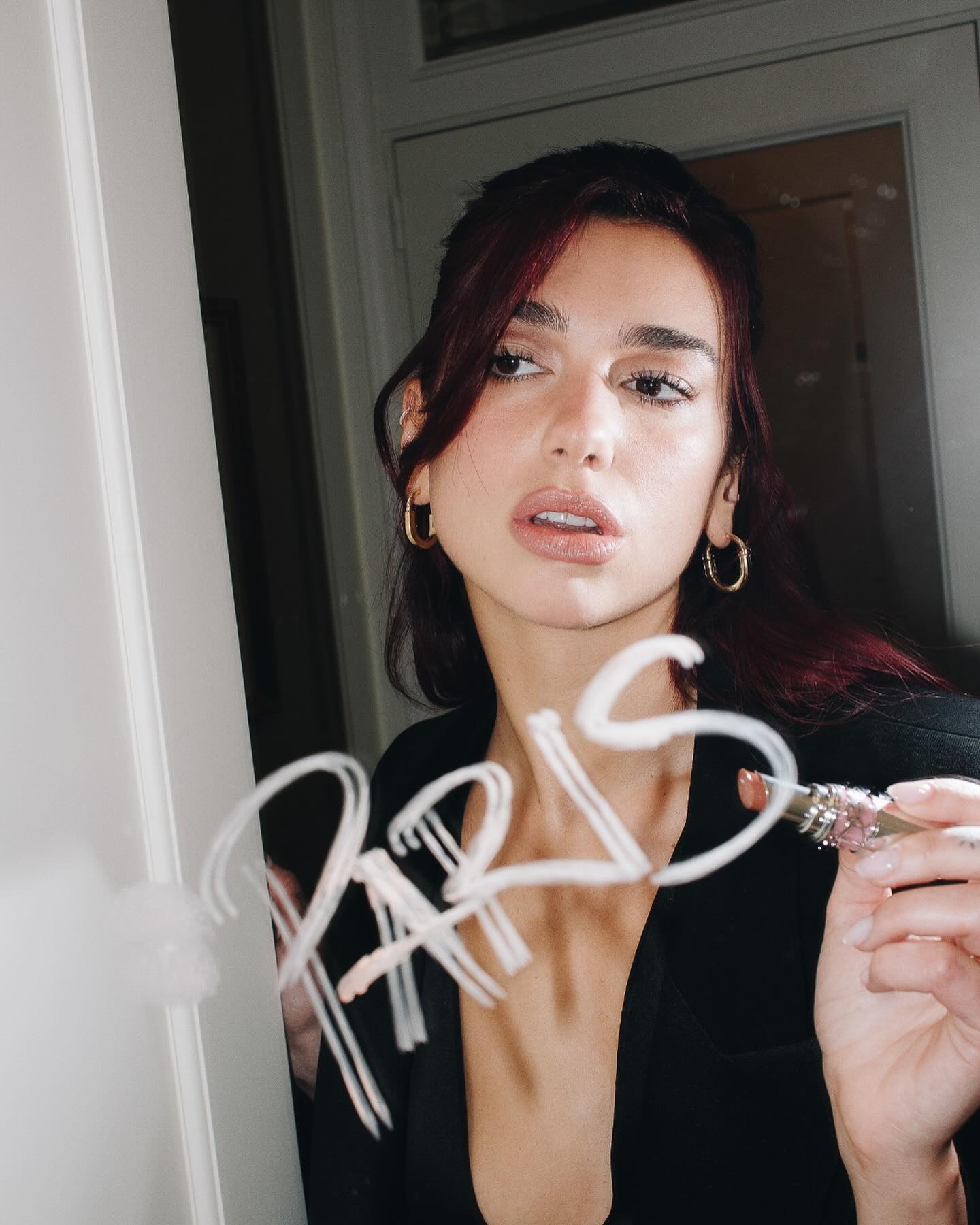 Discover Dua Lipa: Singer and Style Icon - Facts People